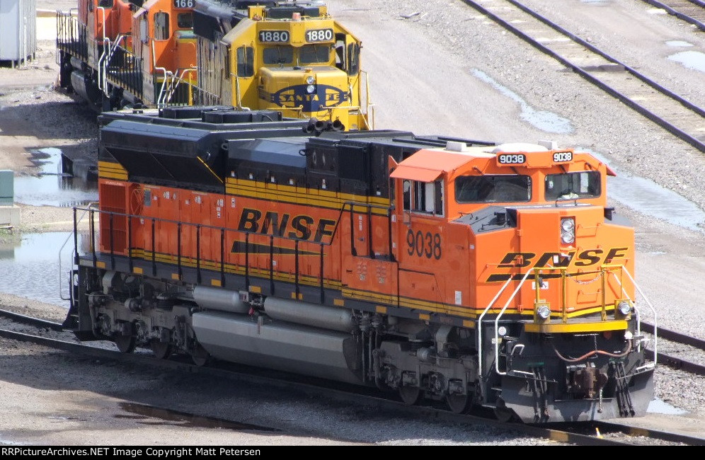 BNSF 9038